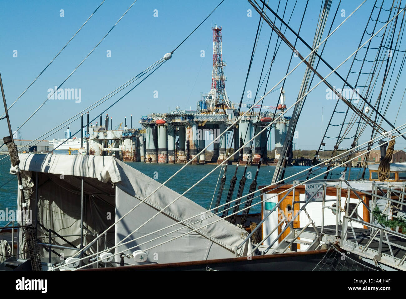 Off shore drilling hi-res stock photography and images - Alamy