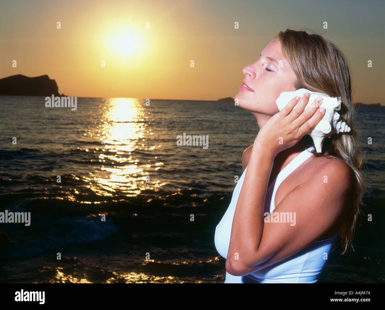 Woman shell listening hi-res stock photography and images - Alamy