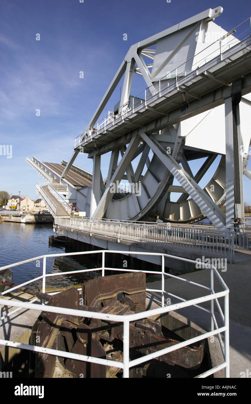 Bridge gun hi-res stock photography and images - Alamy