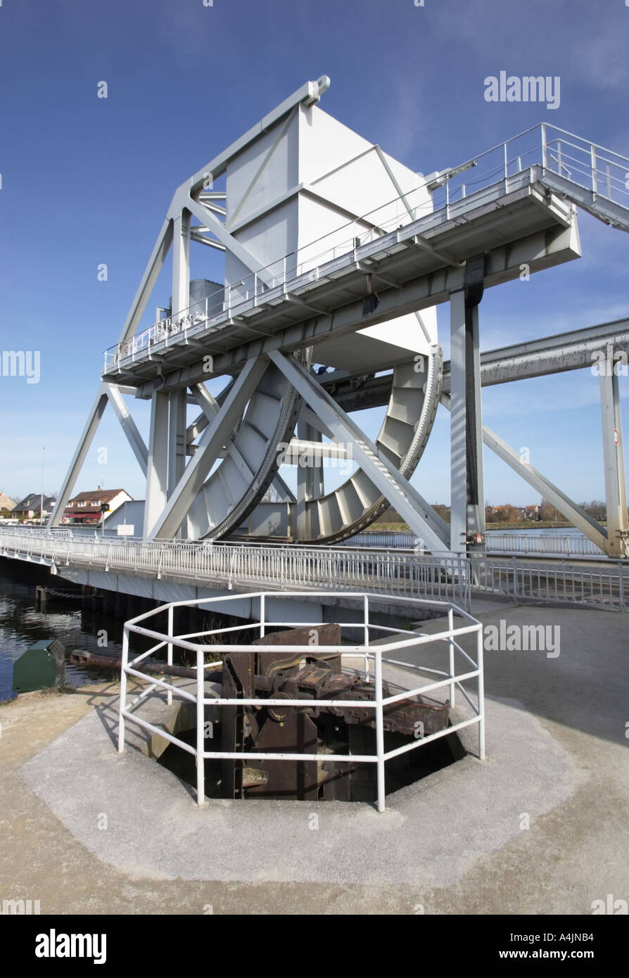 Bridge gun hi-res stock photography and images - Alamy