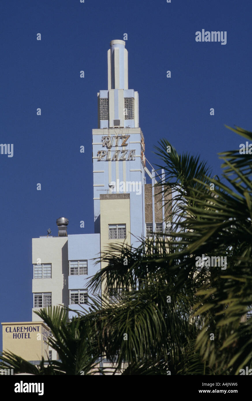 The ritz plaza hotel hi-res stock photography and images - Alamy