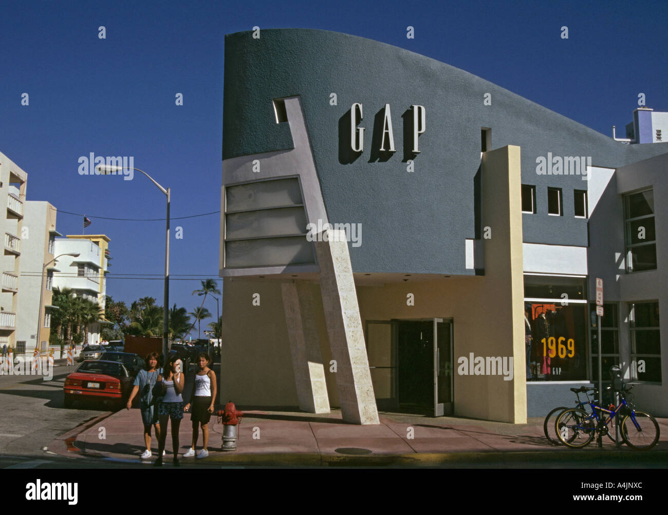 Shopping miami design district hi-res stock photography and images - Alamy