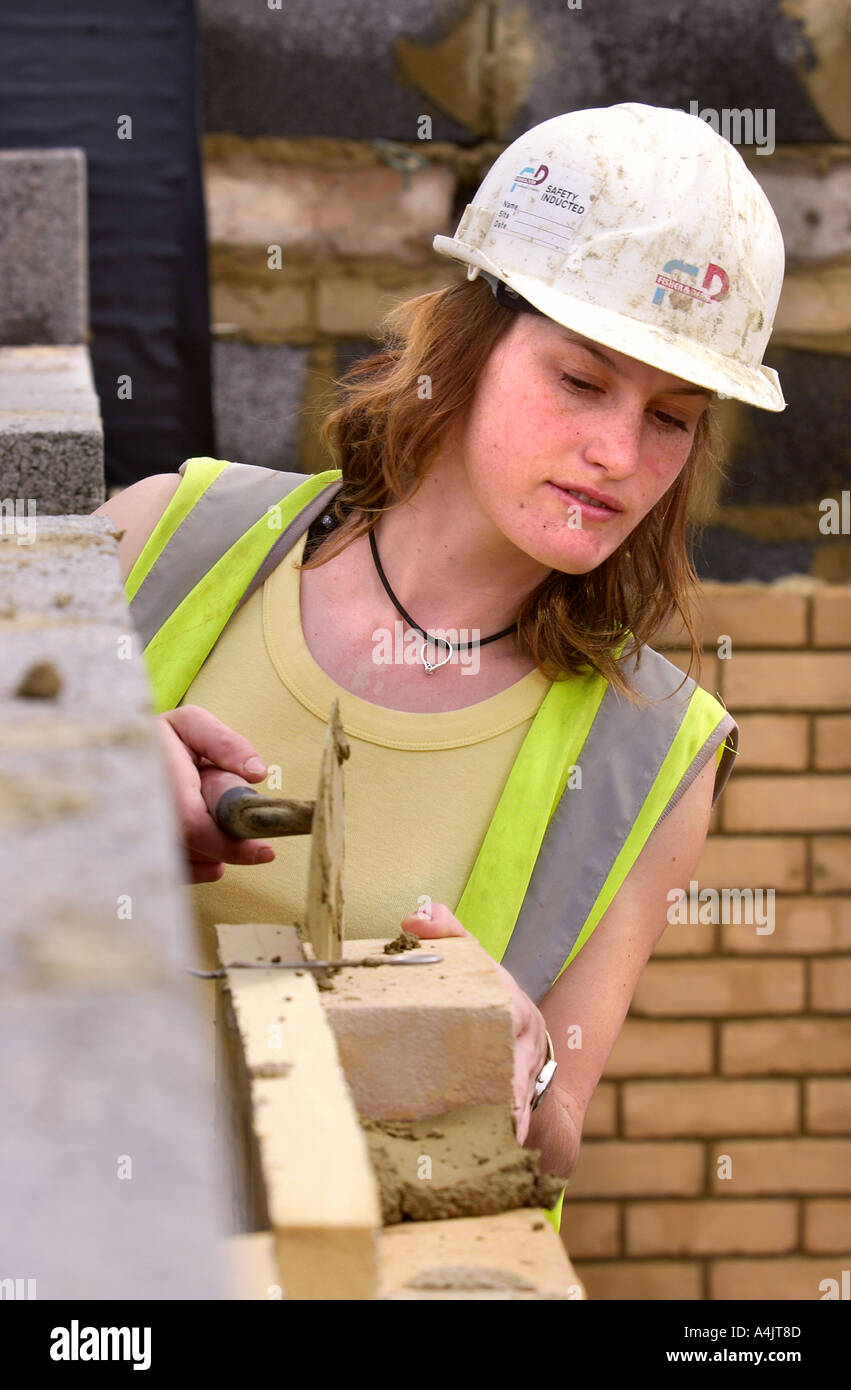 Construction manual labour bricklayer brickie hi-res stock photography ...