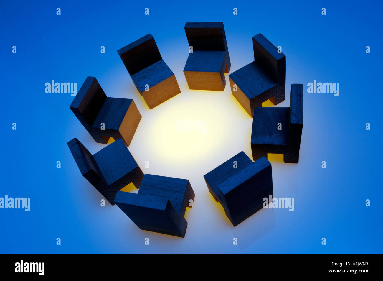 Circle of chairs hi-res stock photography and images - Alamy