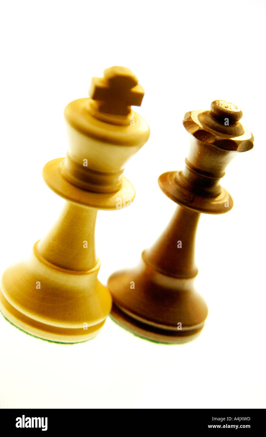 Queen and king, chess pieces Stock Photo - Alamy
