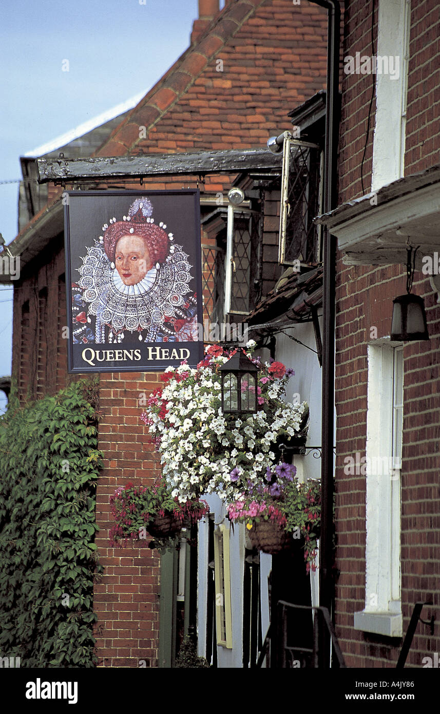 Queens Head public house sign, Wokingham Stock Photo - Alamy
