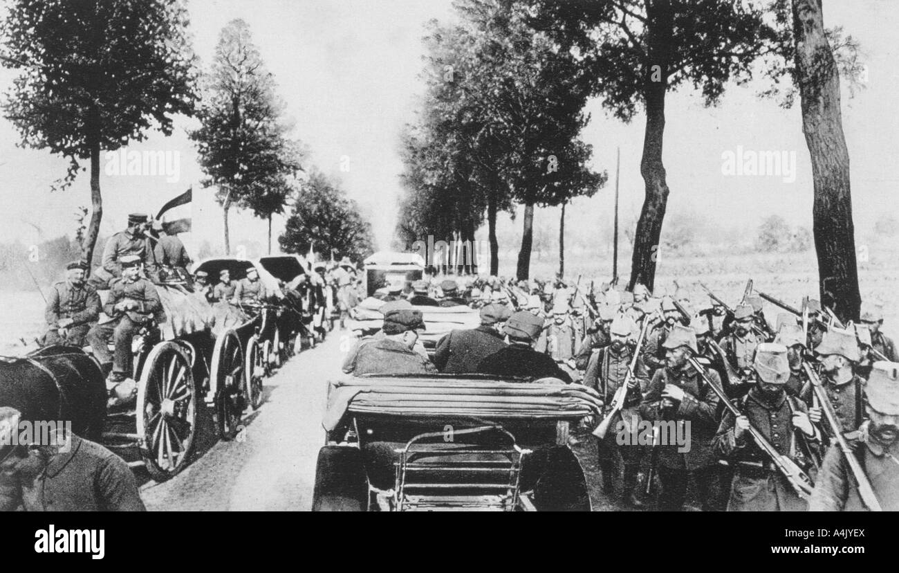 Busy road, World War I, 1915. Artist: Unknown Stock Photo - Alamy