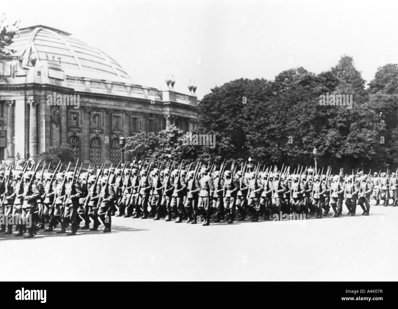 Marching german soldier ww2 hi-res stock photography and images - Alamy