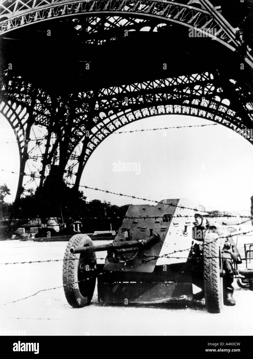 Anti tank gun hi-res stock photography and images - Alamy