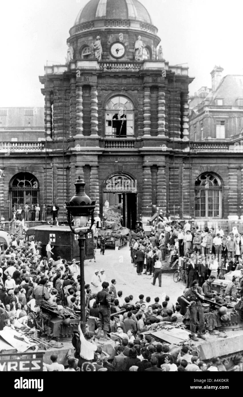 Evacuation of German wounded after the surrender of the Senate ...