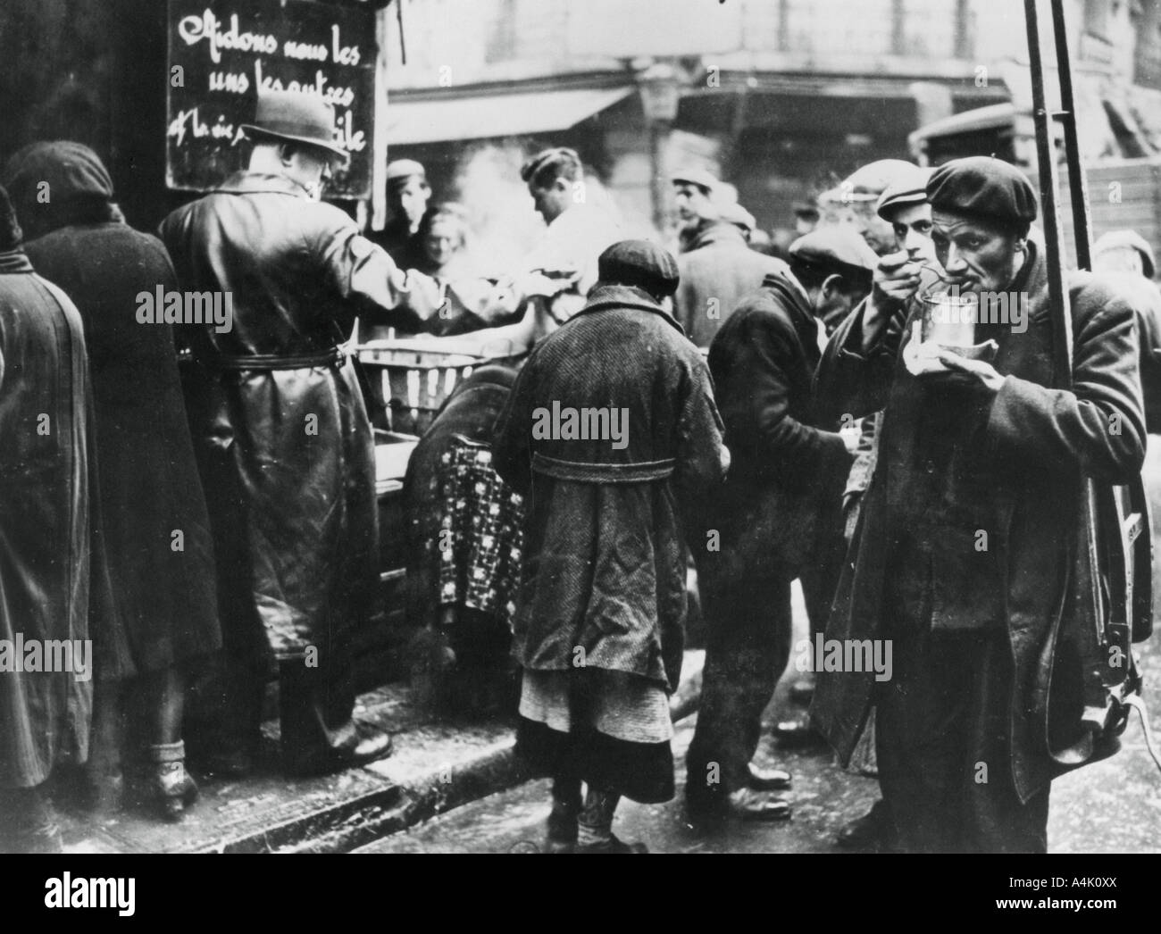 Poor paris wwii hi-res stock photography and images - Alamy