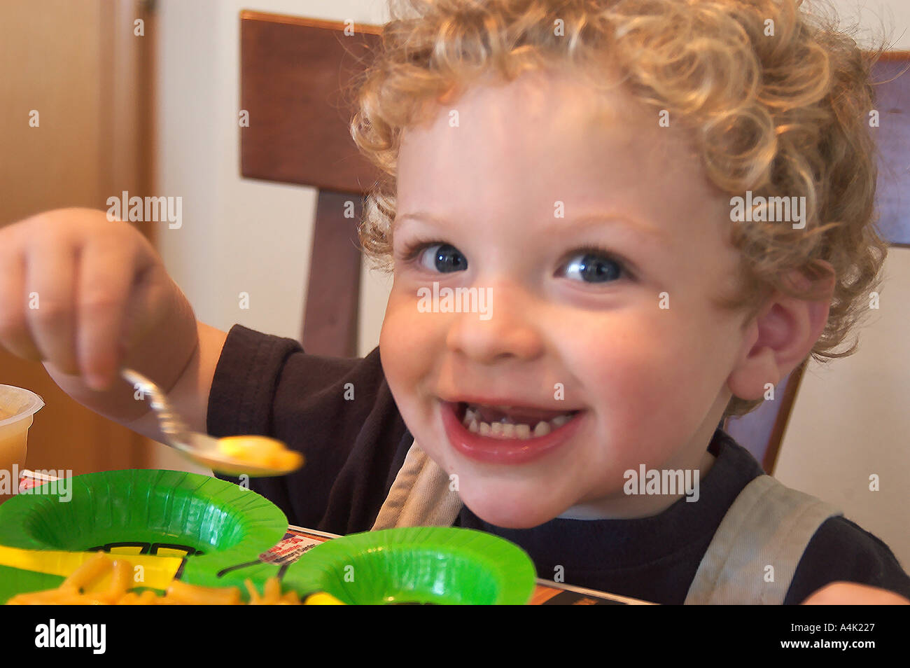 toddler eating Stock Photo - Alamy