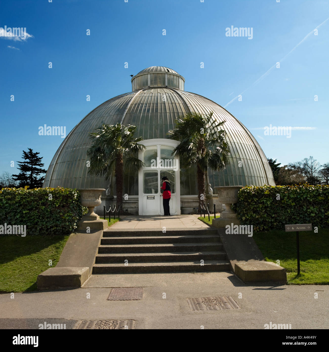 Kew west entrance Palm House Stock Photo - Alamy