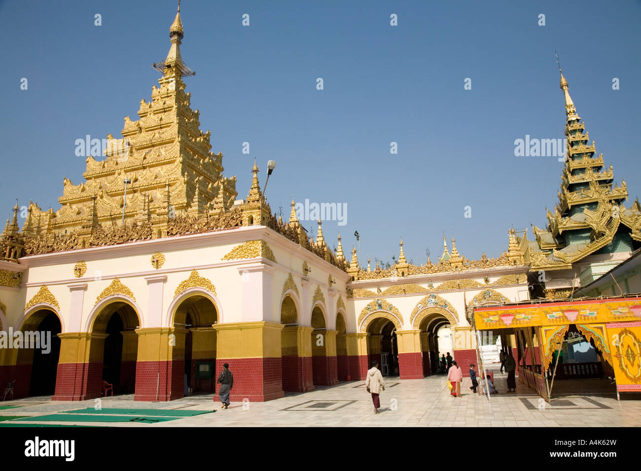 Mahamuni Paya, Mandalay, Myanmar Stock Photo - Alamy