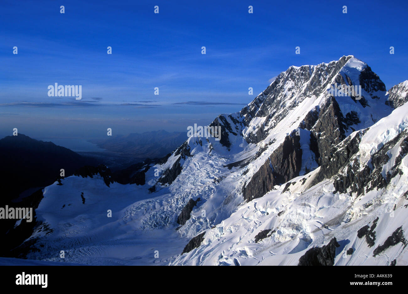 New zealand peak ridgeline hi-res stock photography and images - Alamy