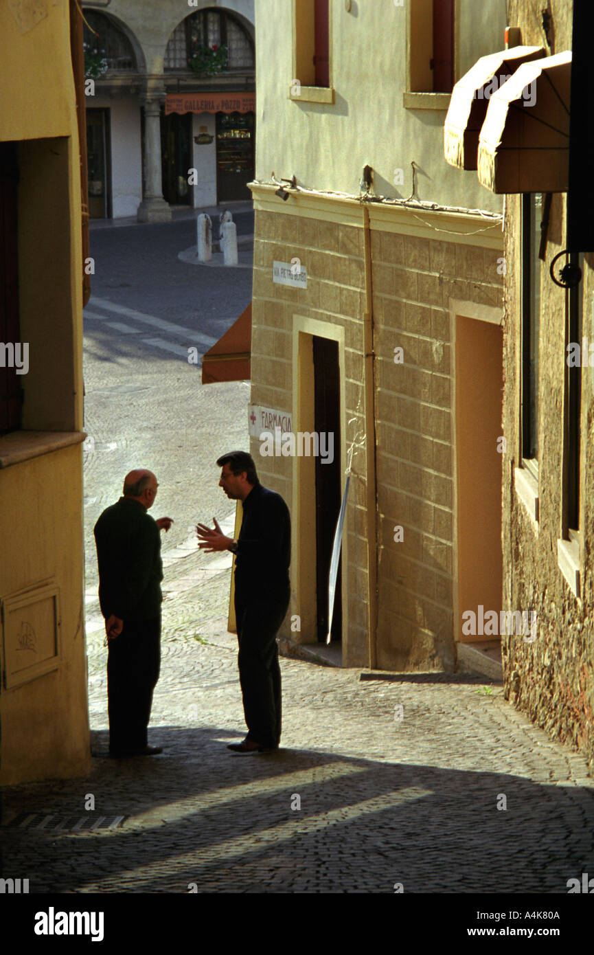 Italian men talking hi-res stock photography and images - Alamy