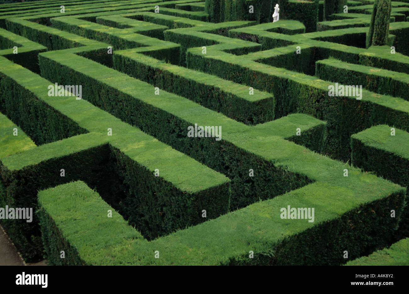 Labyrinth maze hi-res stock photography and images - Alamy