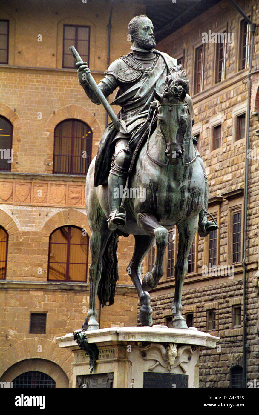 Statue in florence hi-res stock photography and images - Alamy