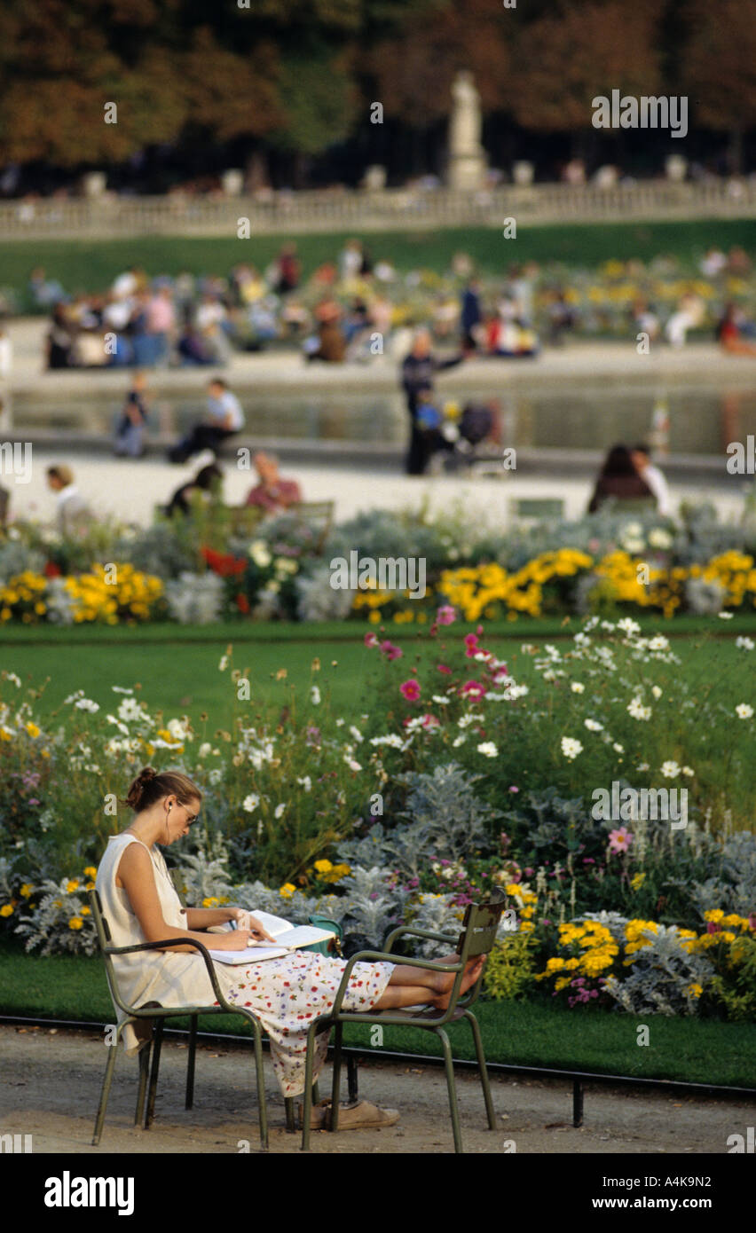 paris relax gardens Stock Photo - Alamy