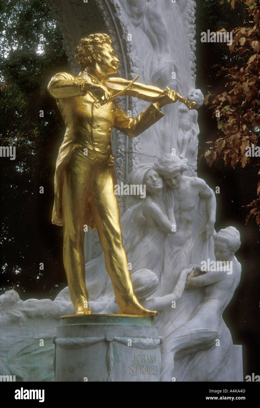 Johann straus statue hi-res stock photography and images - Alamy