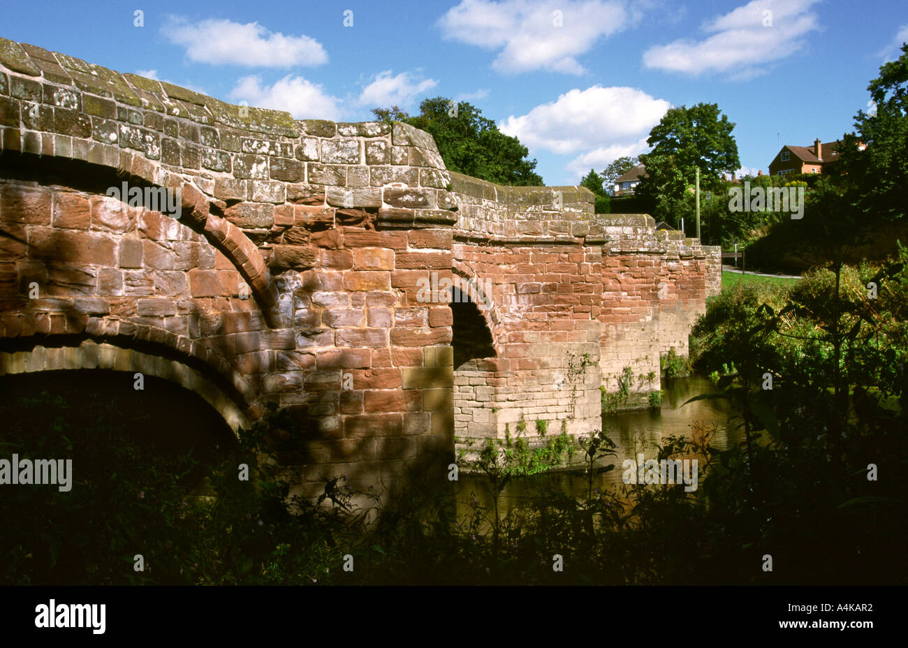 Cheshire Farndon bridge over the River Dee Stock Photo - Alamy