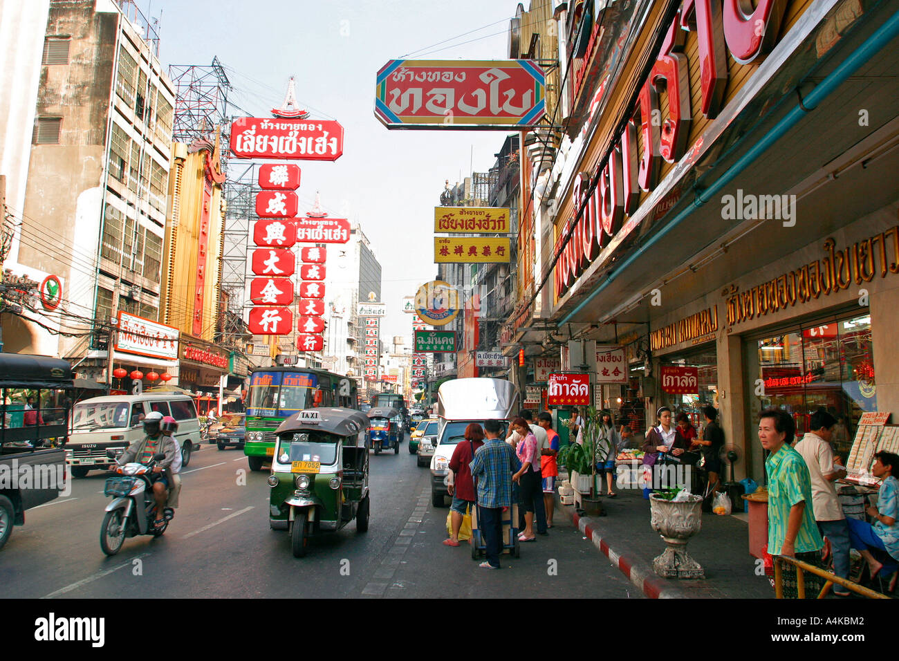 At the thanon charoen krung hi-res stock photography and images - Alamy