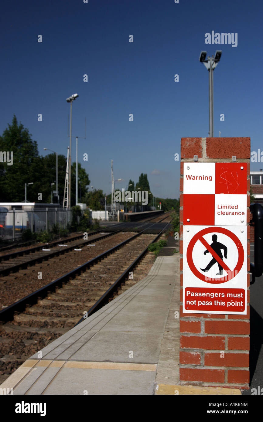 3rd August 2006. Warning sign at the end of the platform at Carlton ...