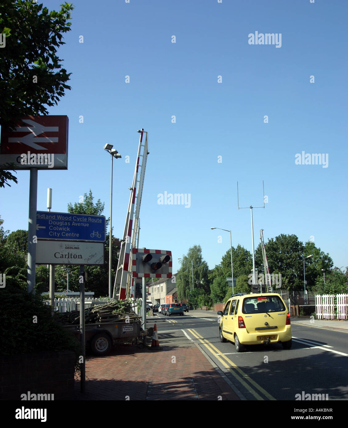 3rd August 2006. Level crossing next to Carlton station halt, near ...