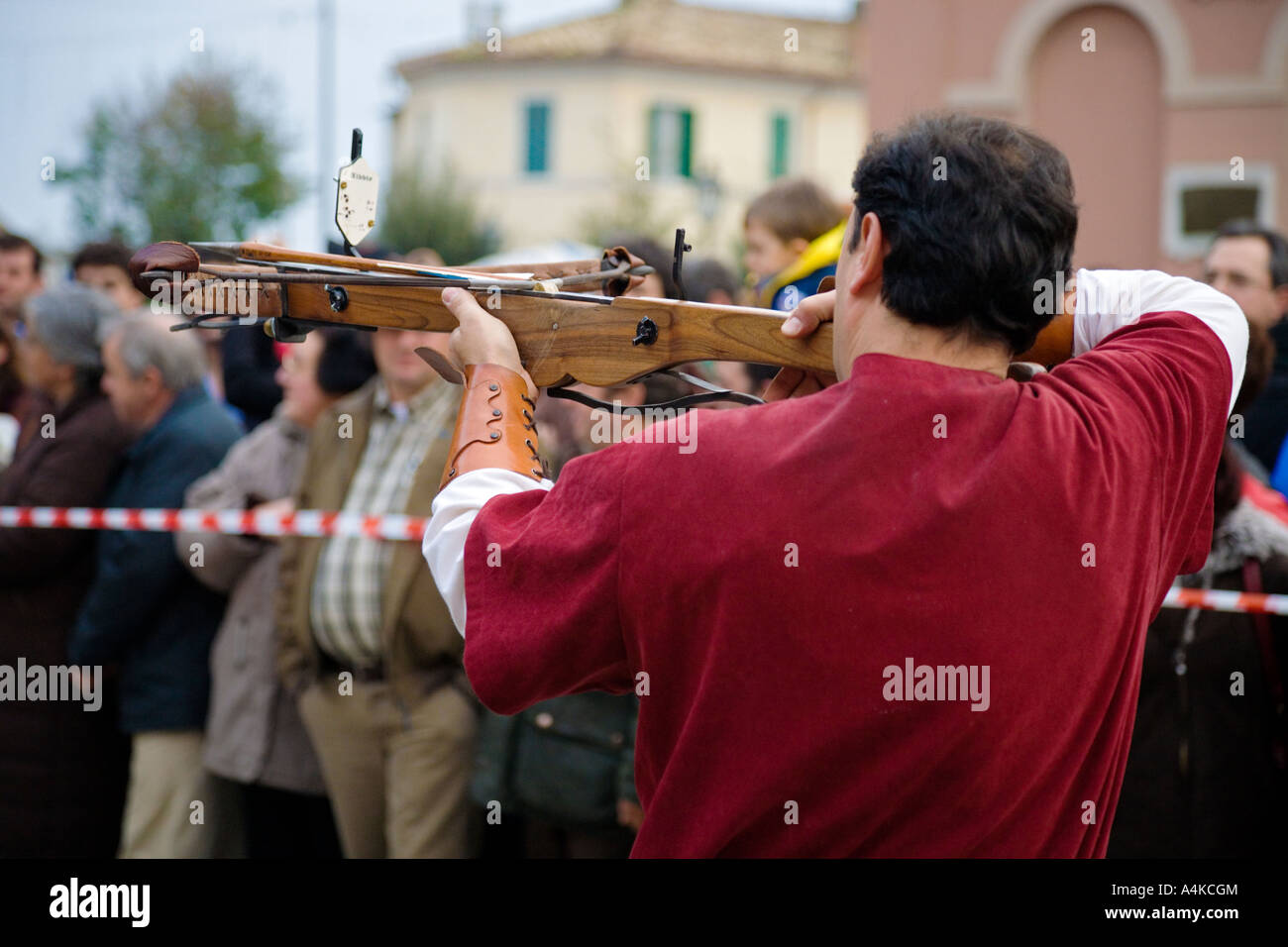 Firing a medieval crossbow Stock Photo - Alamy