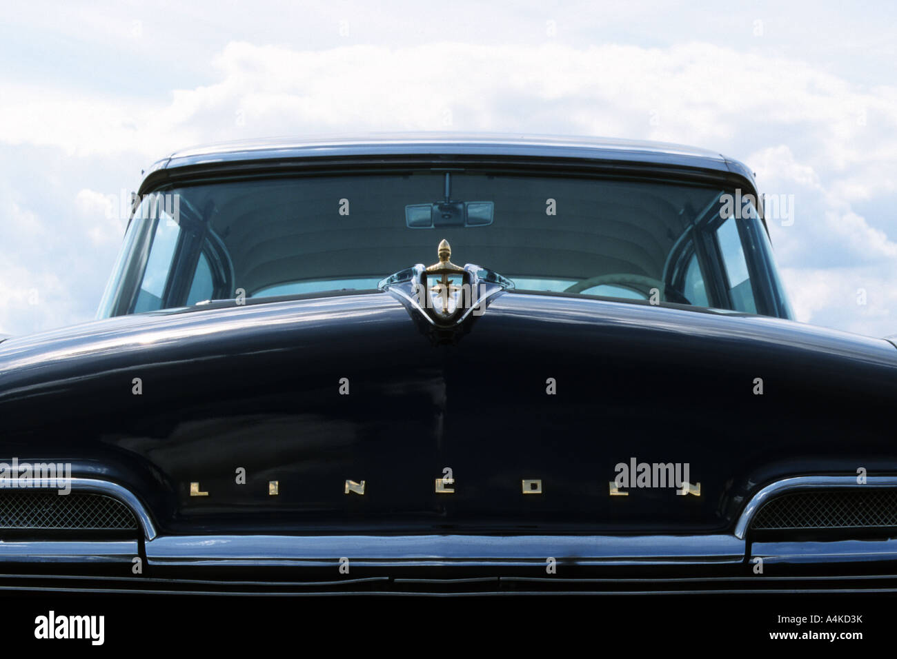 Lincoln automobile badge hi-res stock photography and images - Alamy