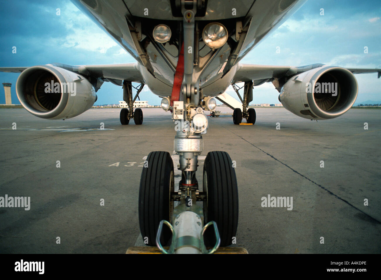 Plane sizes hi-res stock photography and images - Alamy