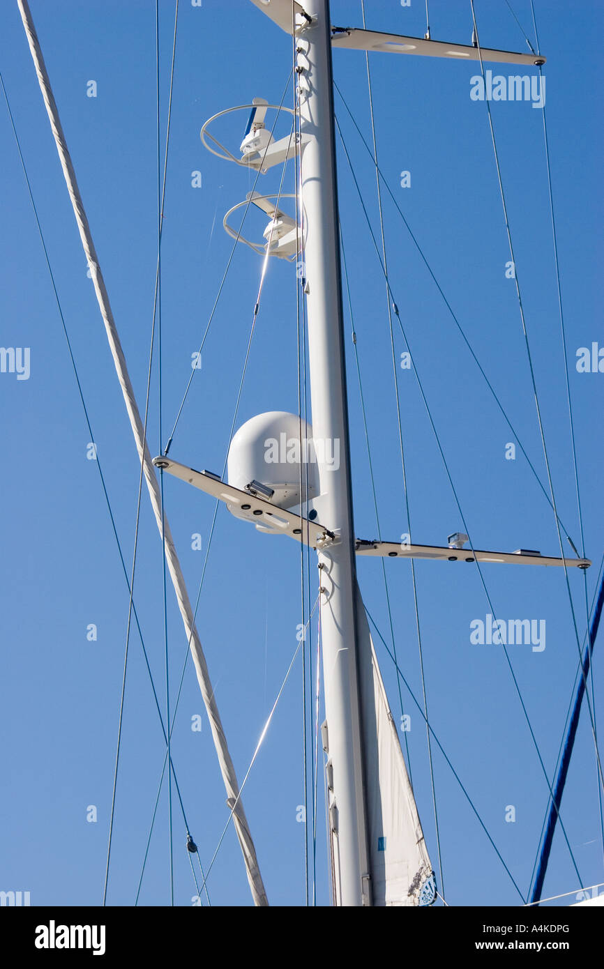 Mast and navigation aids on yacht Stock Photo - Alamy