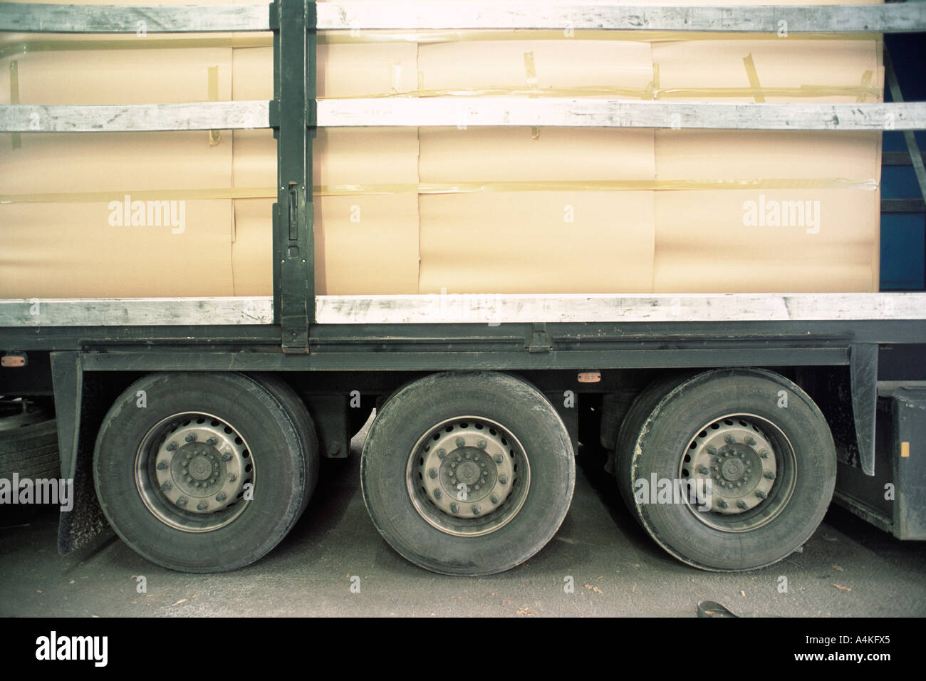 Truck without wheels hi-res stock photography and images - Alamy
