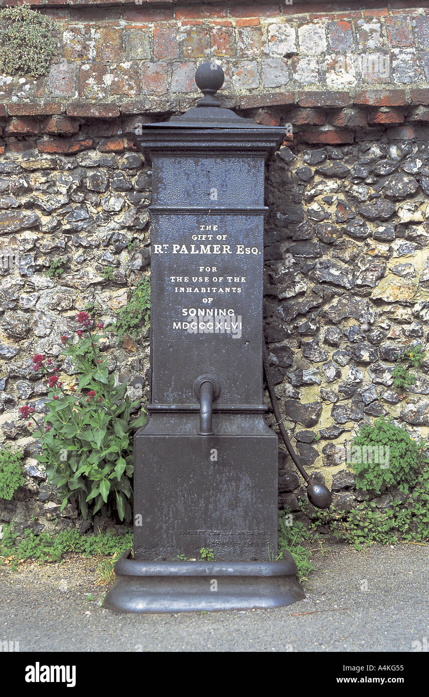 Old fashioned water pump Stock Photo - Alamy
