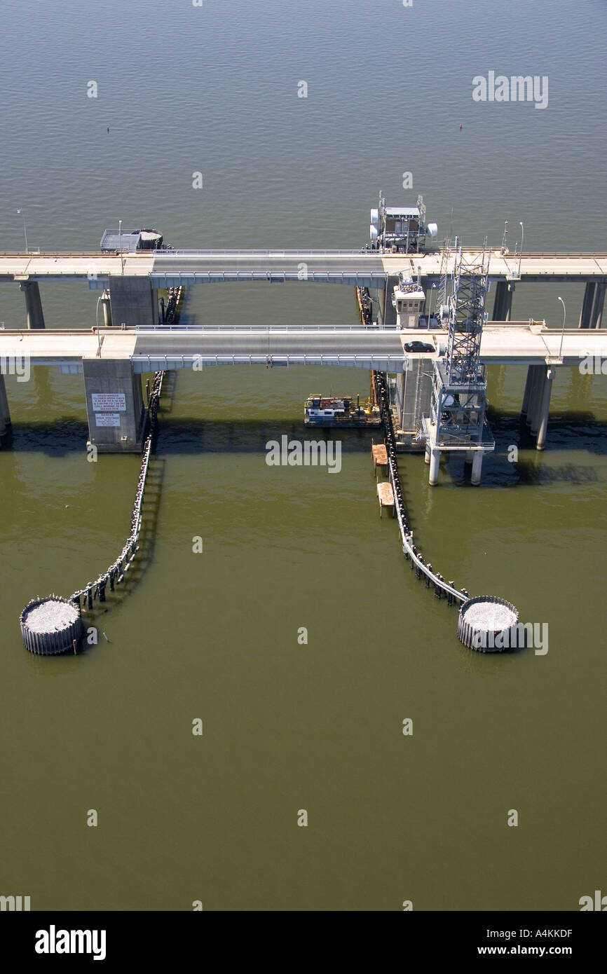 Drawbridge on the causeway across Lake Pontchartrain near New Orleans ...