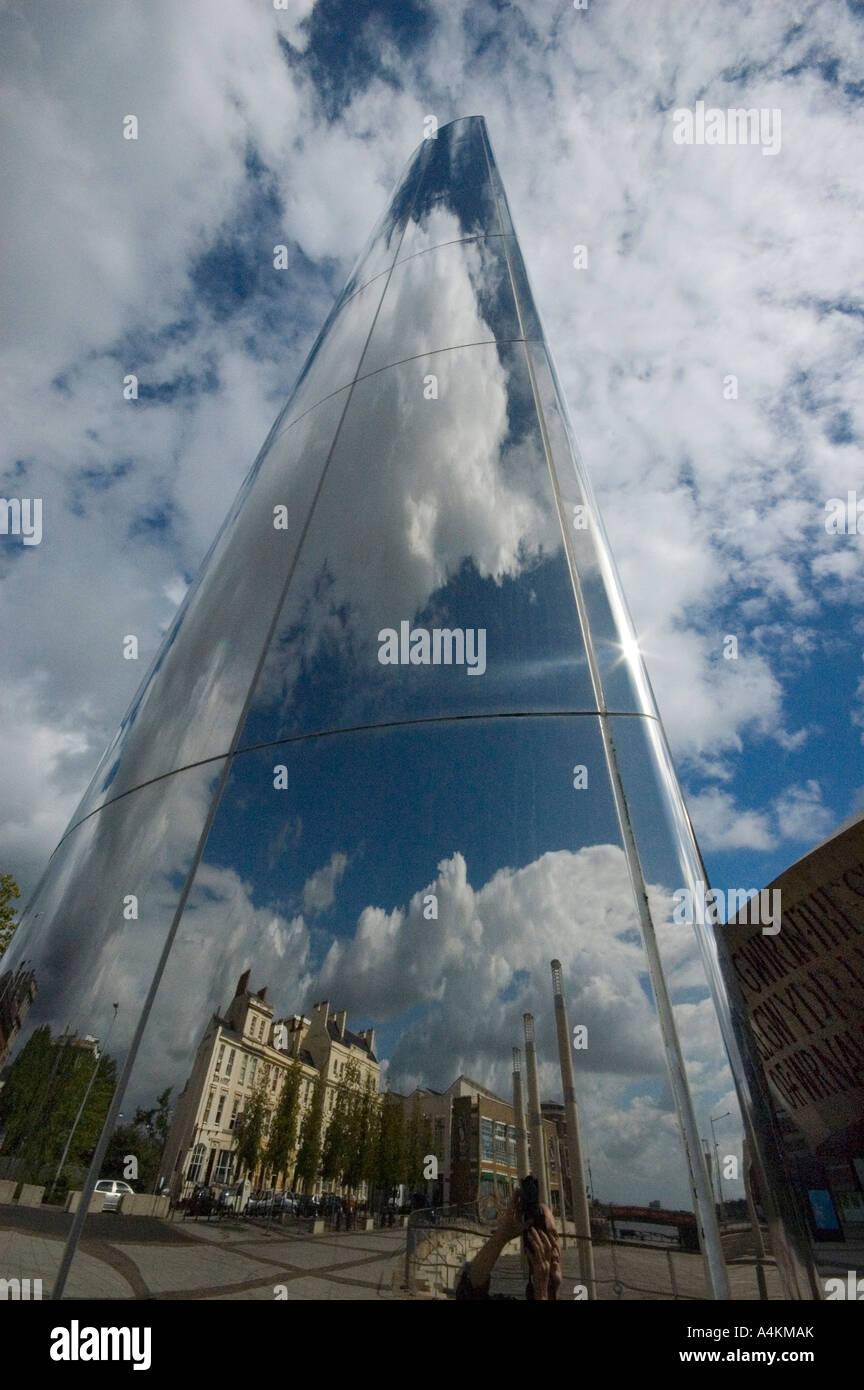 Reflective sky, Cardiff Stock Photo - Alamy