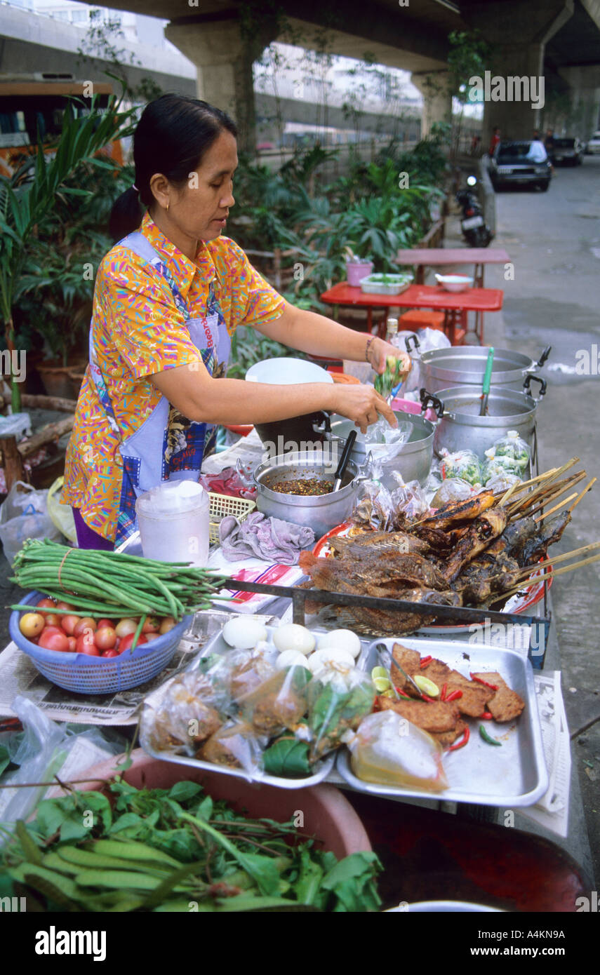 Street food stall thailand hi-res stock photography and images - Alamy