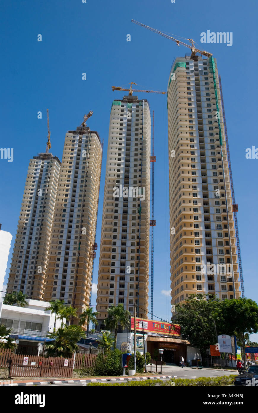 Malaysia skyline and cranes hi-res stock photography and images - Alamy