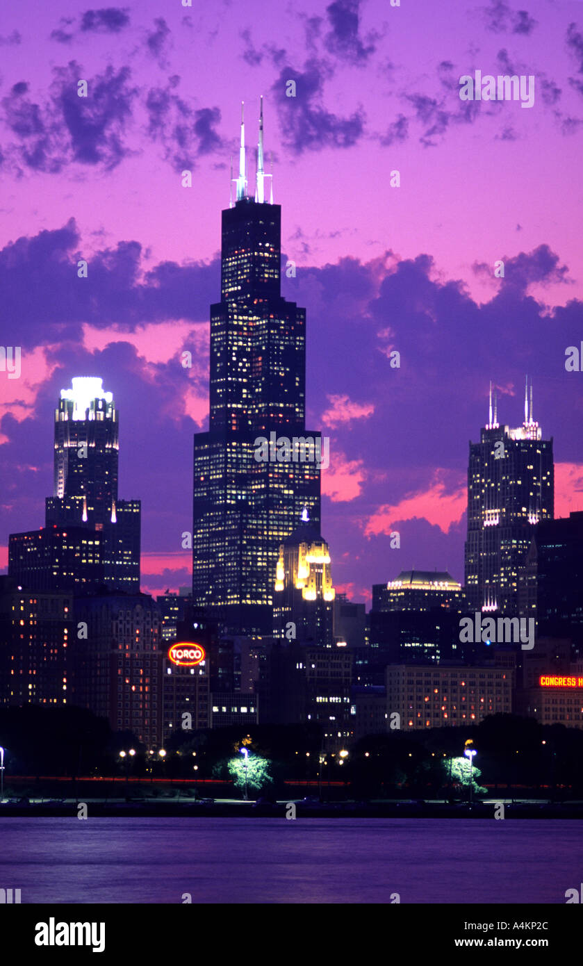 The Chicago skyline and Sears Tower at dusk Stock Photo - Alamy
