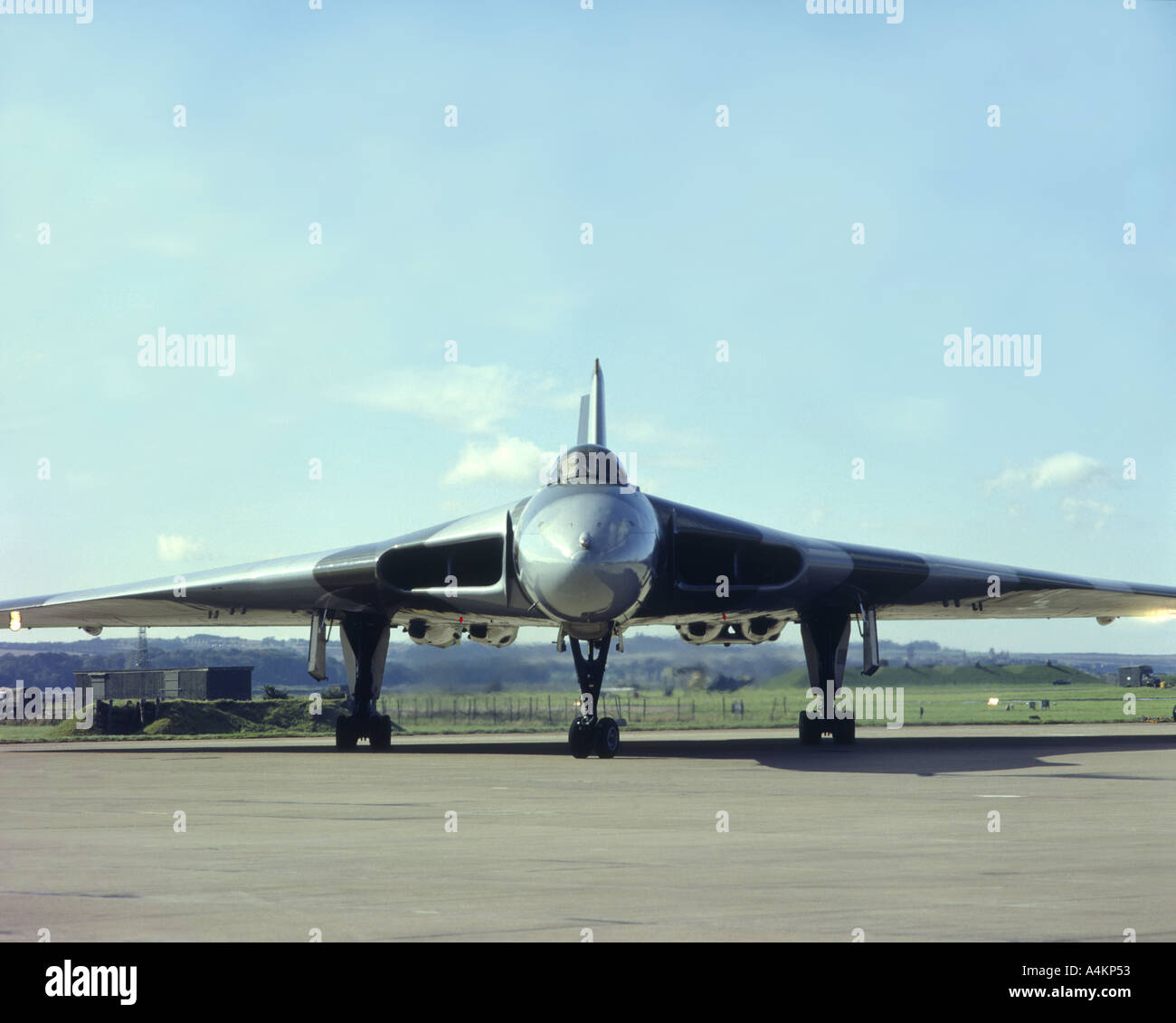Avro Vulcan Bomber XH558 restored and Airworthy once more. GAVM 2040-85 ...