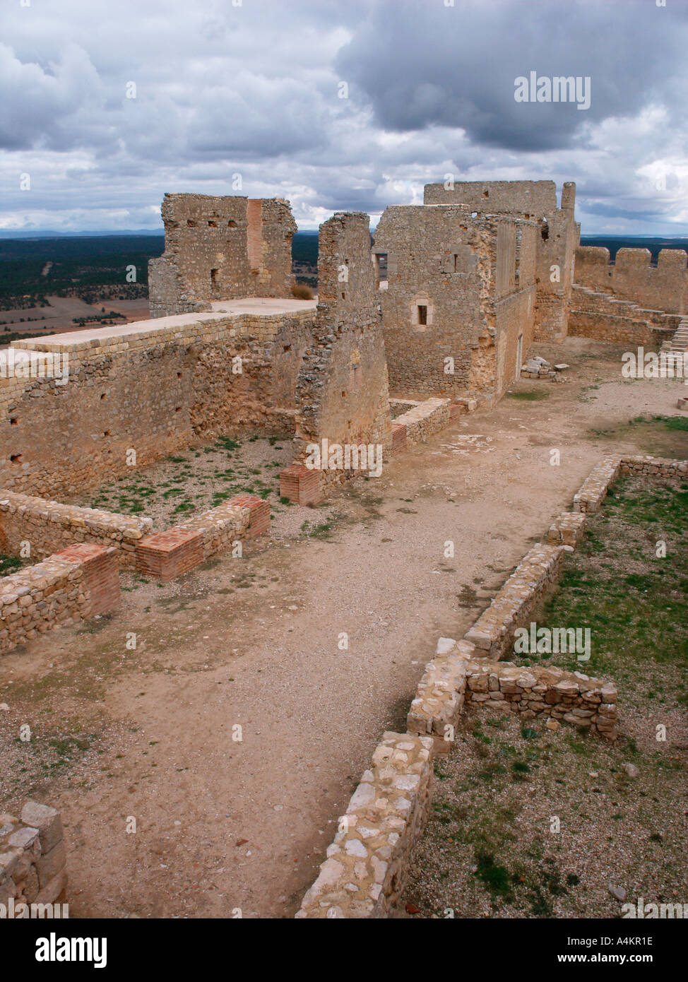 Ruins castle gormaz hi-res stock photography and images - Alamy