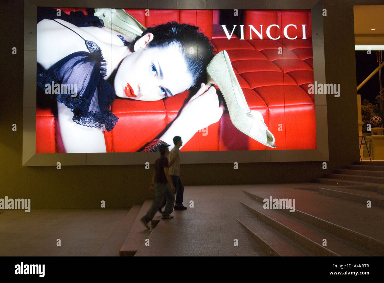 Large scale advertising hi-res stock photography and images - Alamy