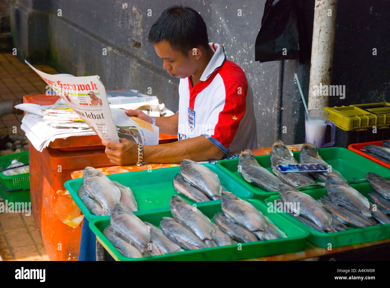 Fish vendor in the wet fish market in Kuching Sarawak Stock Photo - Alamy