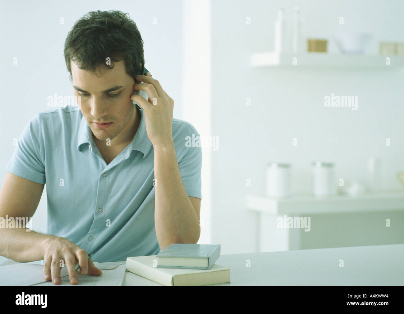 Heads down phone hi-res stock photography and images - Alamy