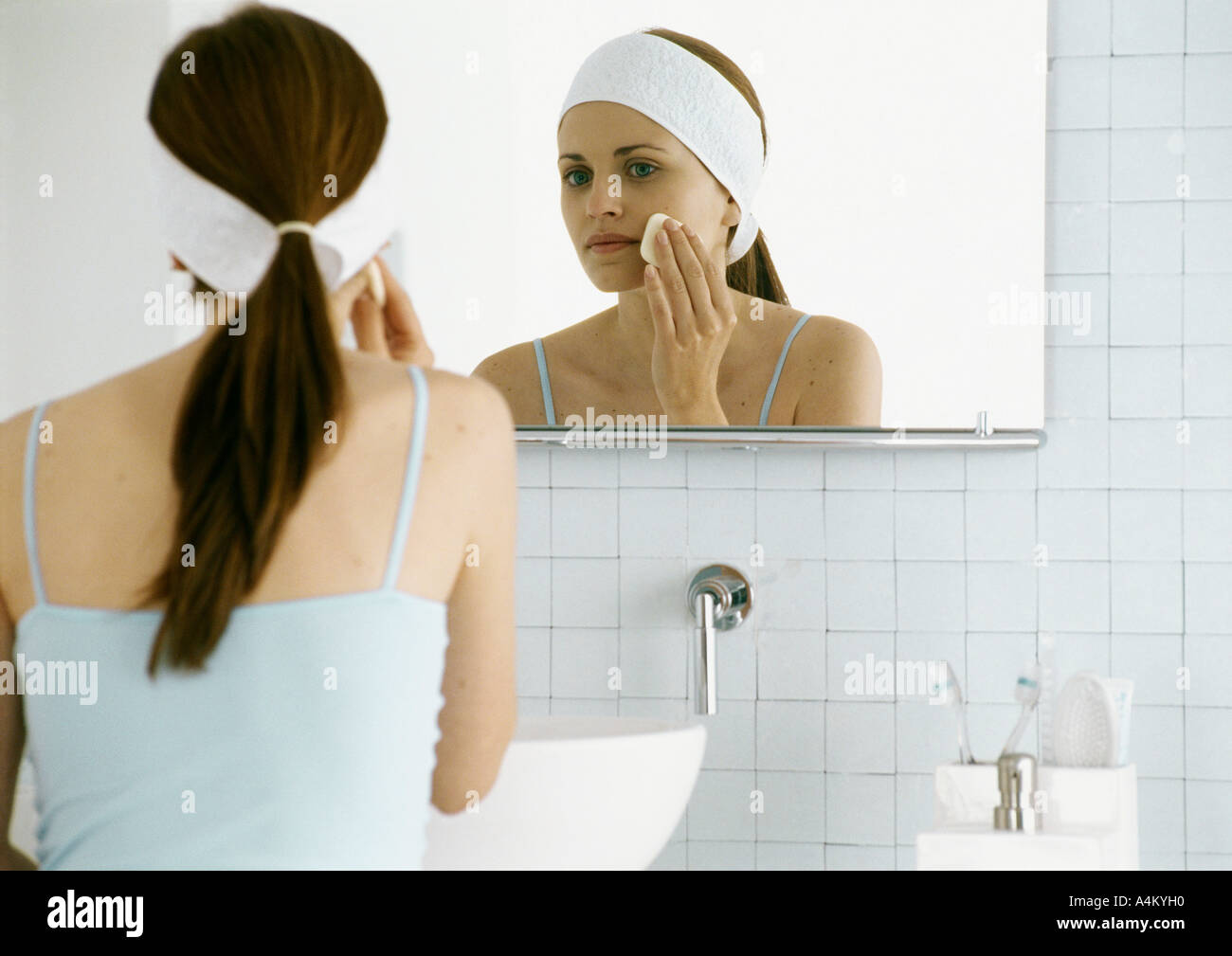 Hair moisturisers hi-res stock photography and images - Alamy