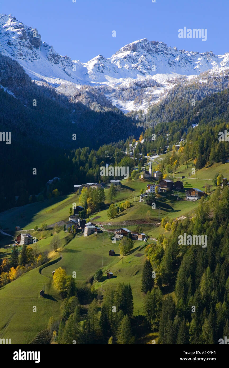 Snowy alpine valley jagged peaks hi-res stock photography and images ...