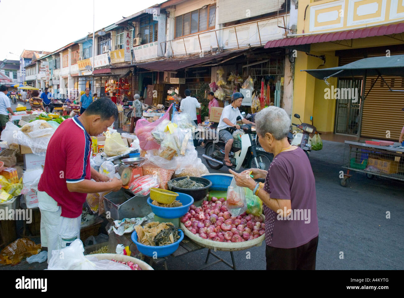 Early morning street market in Georgetown Penang Stock Photo - Alamy