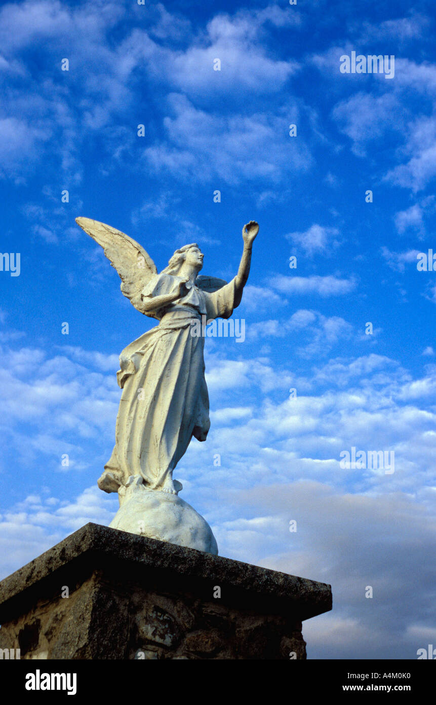 Statue of an angel Stock Photo - Alamy