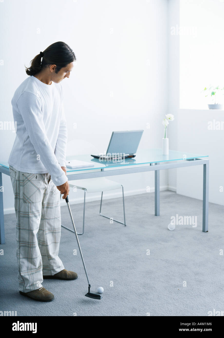 Putting out table tables hi-res stock photography and images - Alamy