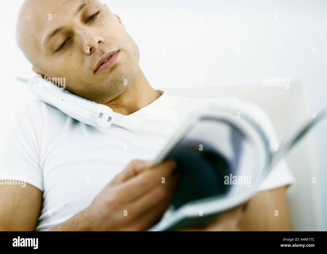 Flipping through magazine hi-res stock photography and images - Alamy